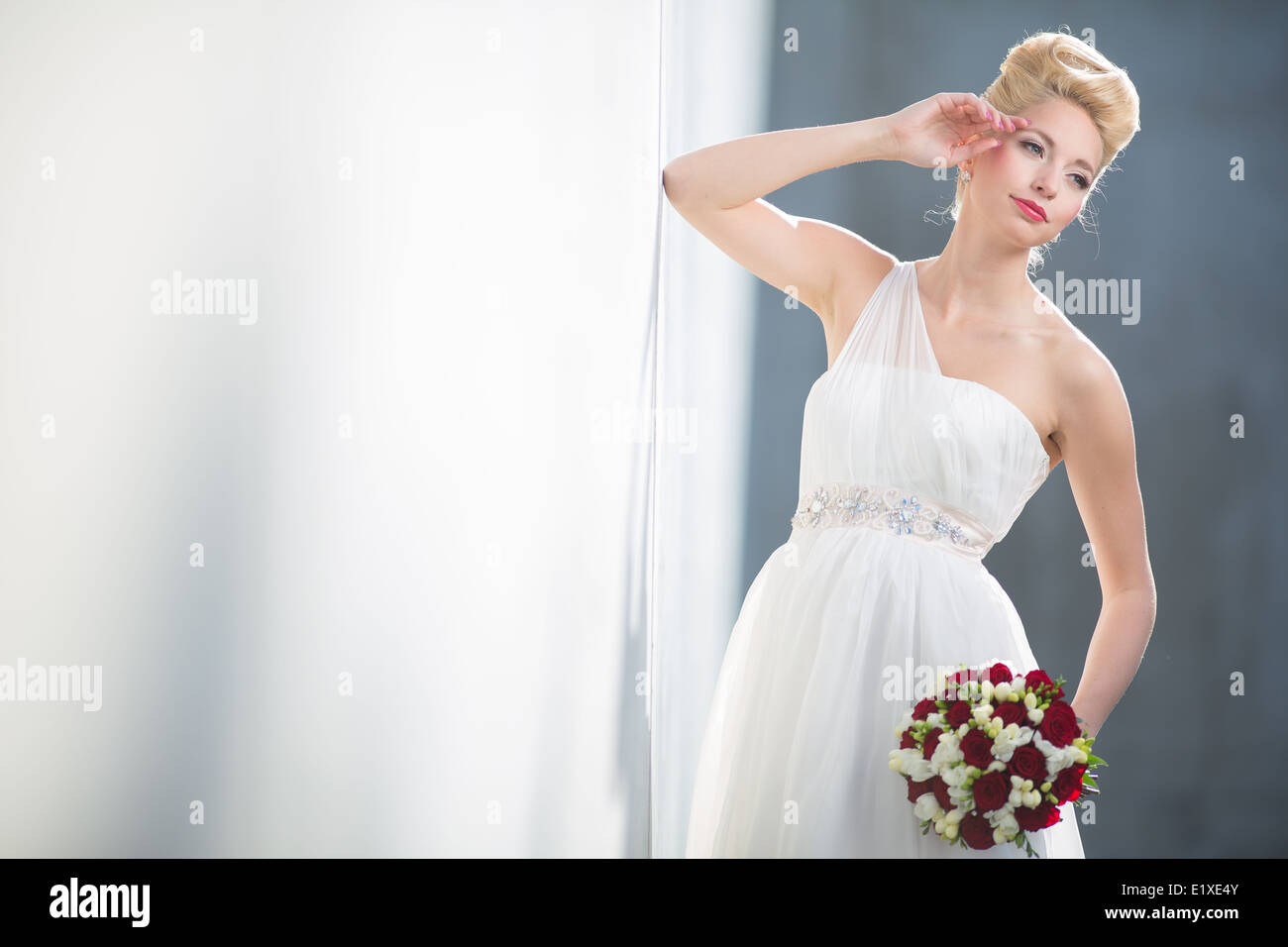 Gorgeous bride on her wedding day (color toned image; shallow DOF Stock ...
