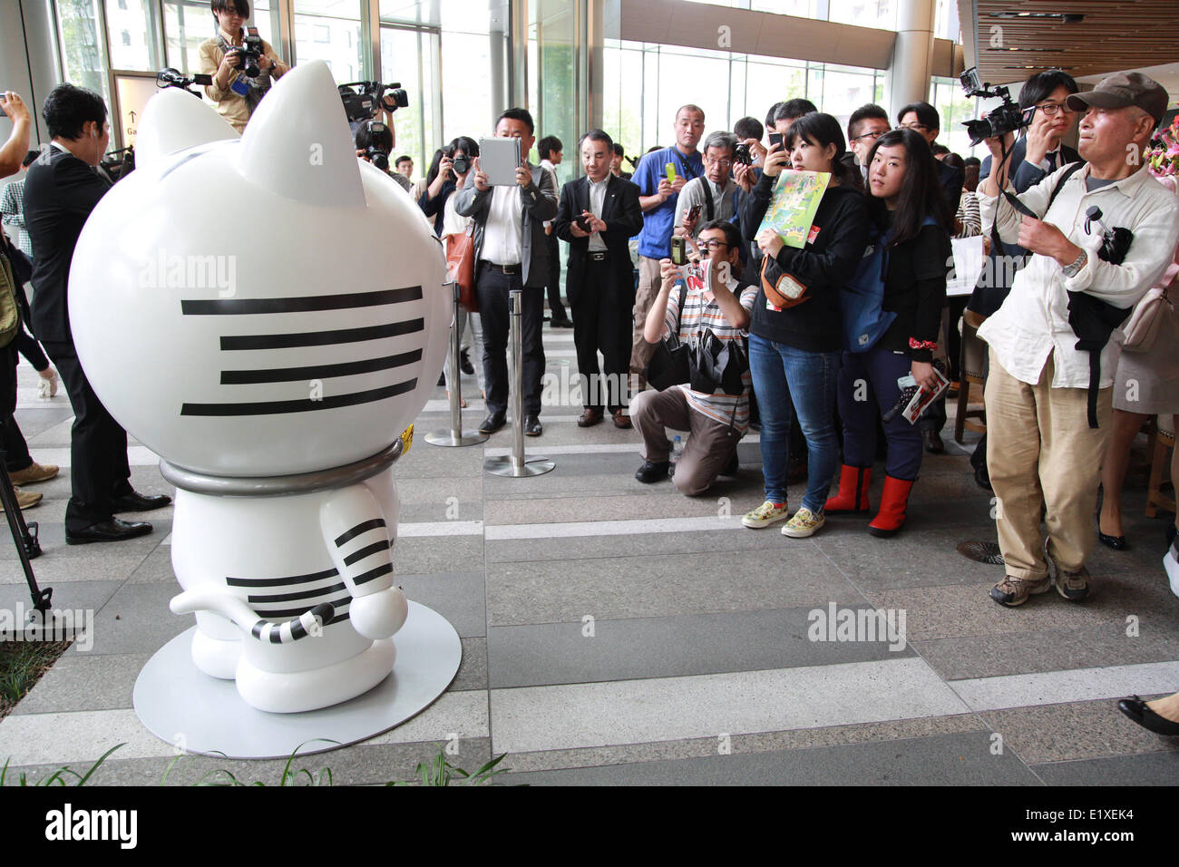 Tokyo, Japan. 11th June, 2014. Customers take pictures to the Toranomon ...