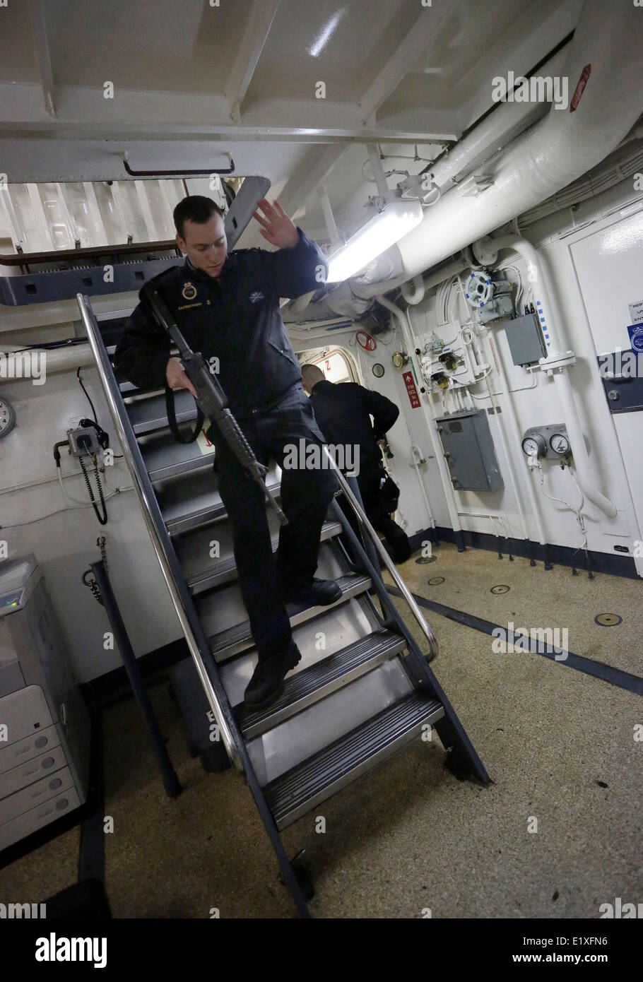 Ship maneuvering hi-res stock photography and images - Alamy