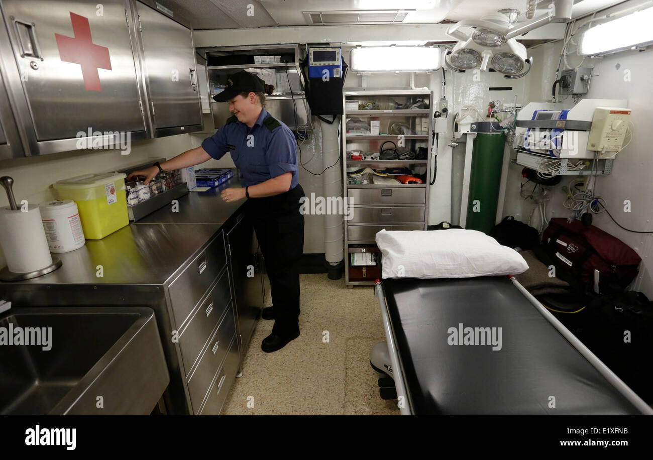 Emergency ward 10 hi-res stock photography and images - Alamy
