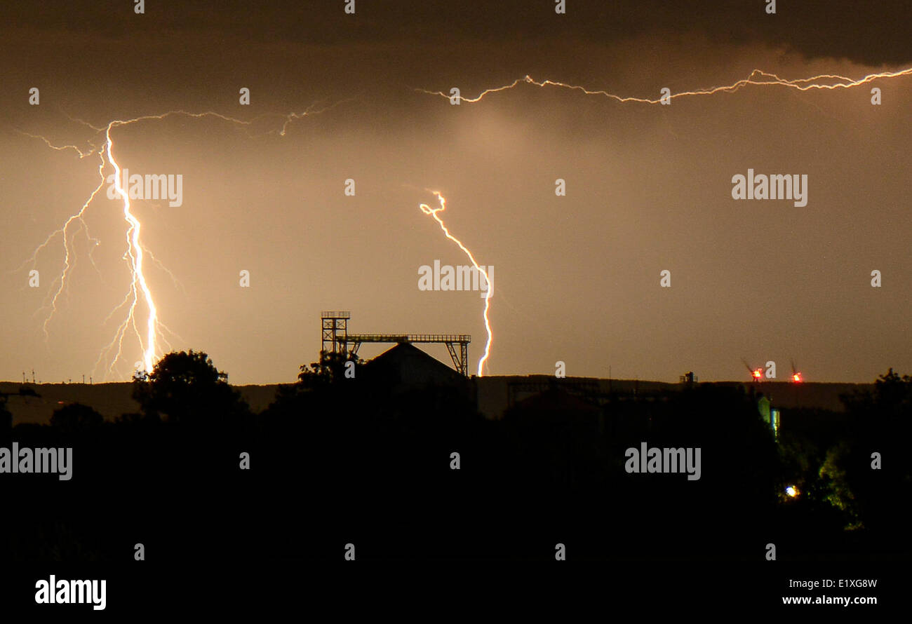 Storm fronts hi-res stock photography and images - Alamy