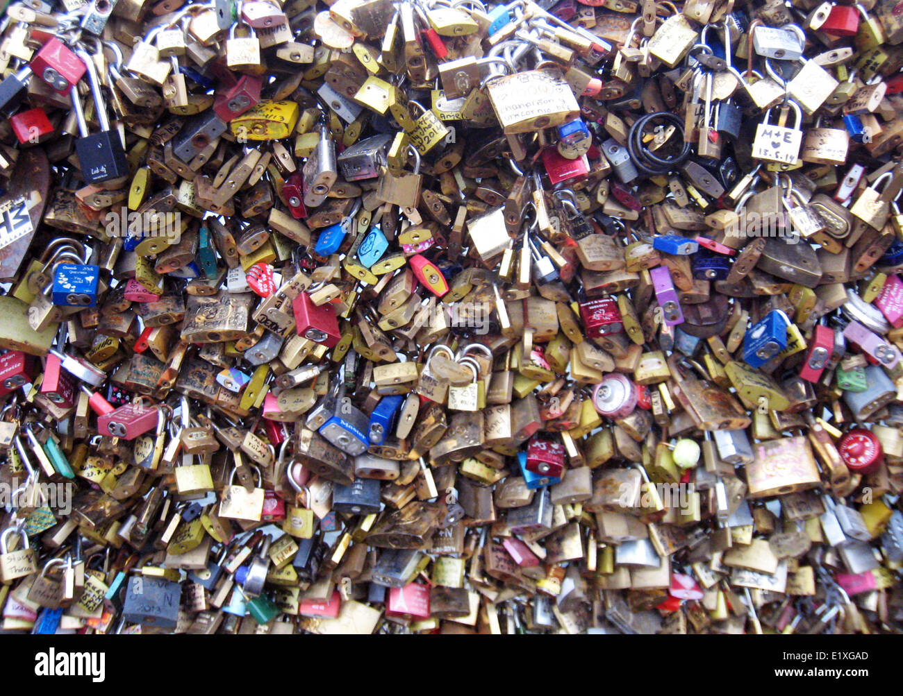 Thousand of locks hi-res stock photography and images - Alamy