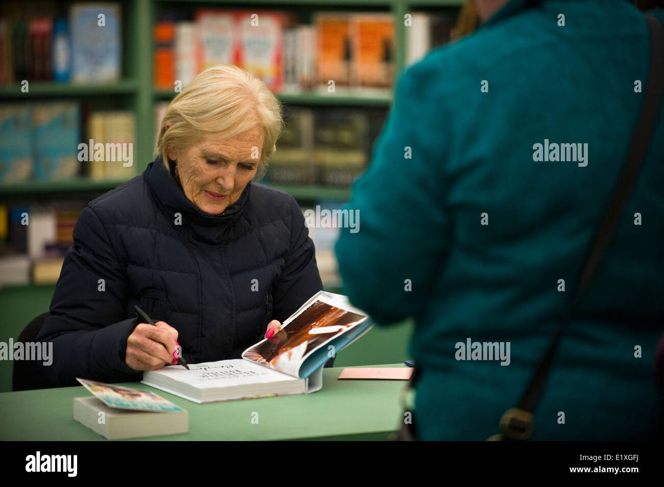 Mary berry book hi-res stock photography and images - Alamy