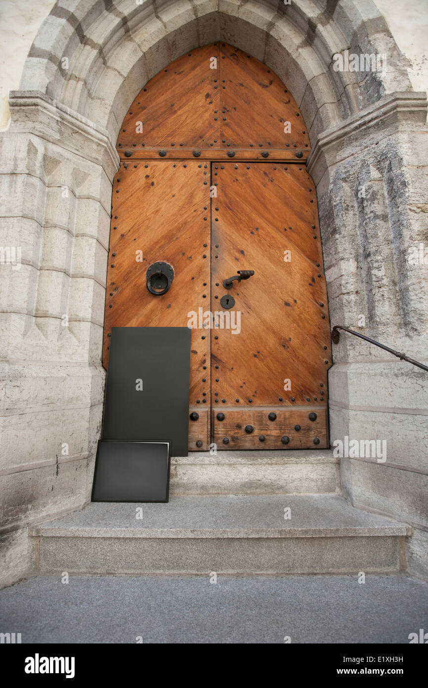 Closed wooden gate hi-res stock photography and images - Alamy