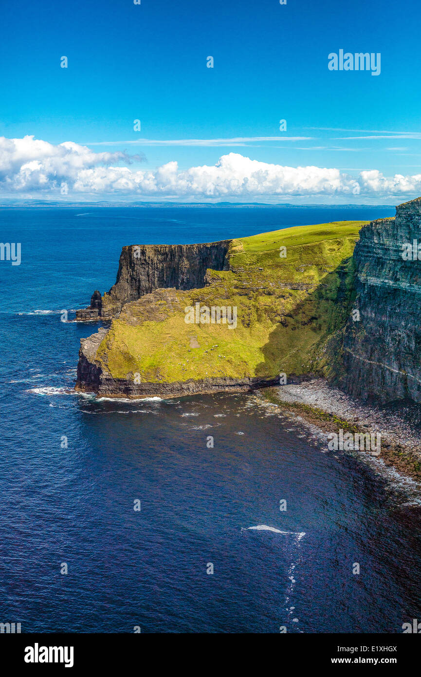 Cliffs galway hi-res stock photography and images - Alamy