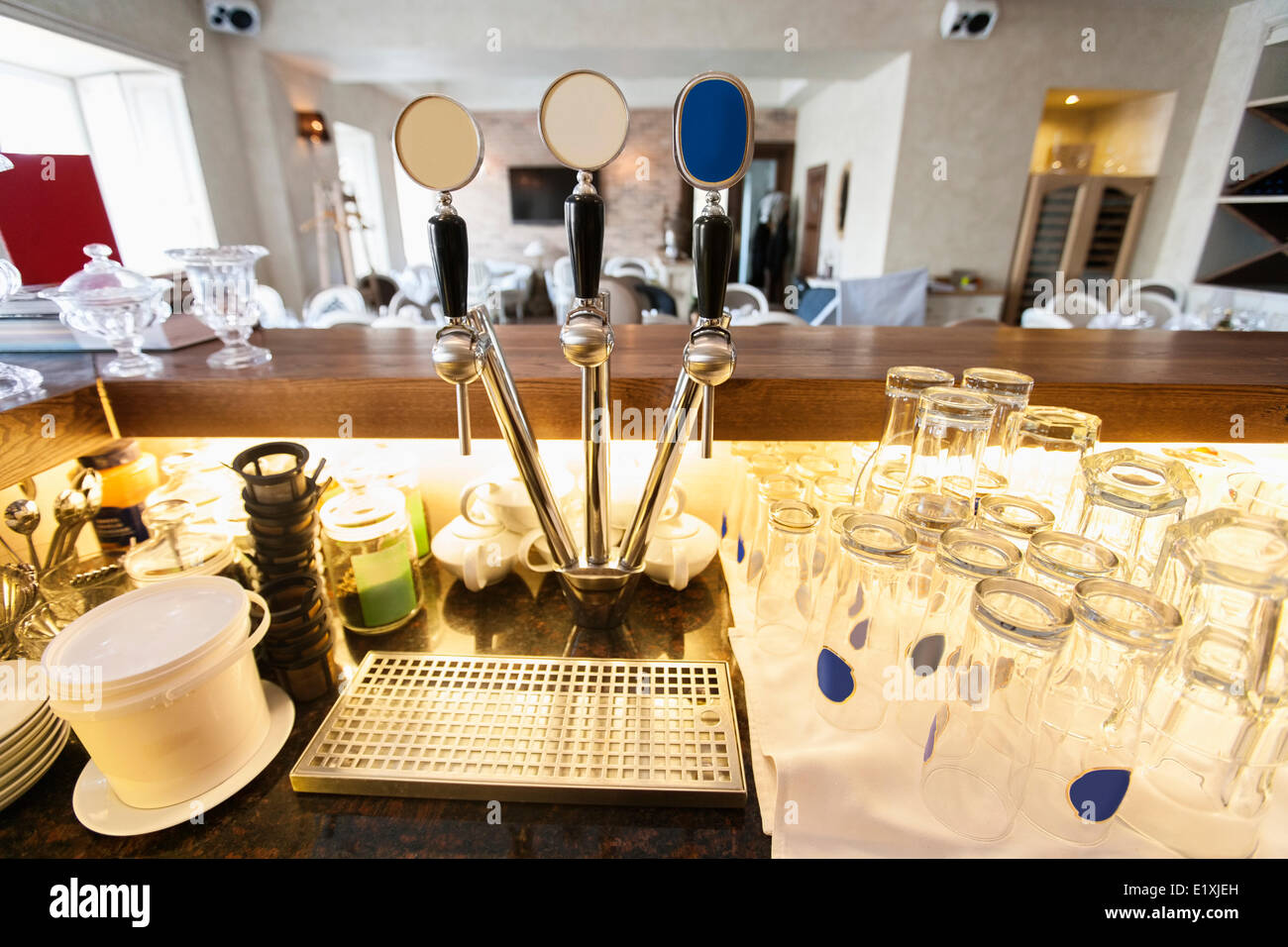 Bar counter glasses hi-res stock photography and images - Alamy