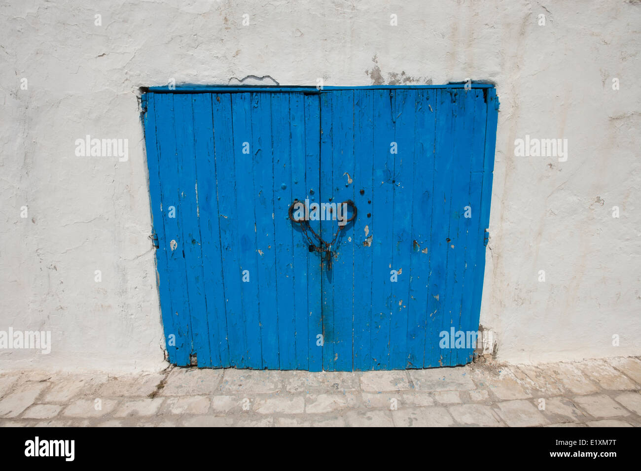 Typical blue local door, Tunis, Tunisia Stock Photo - Alamy