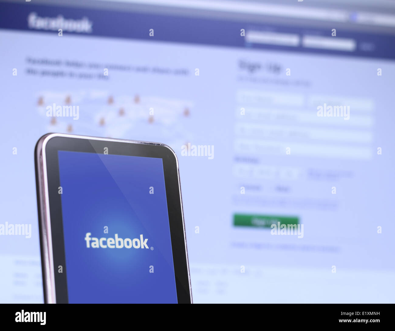 World Smartphone Facebook High Resolution Stock Photography and Images ...