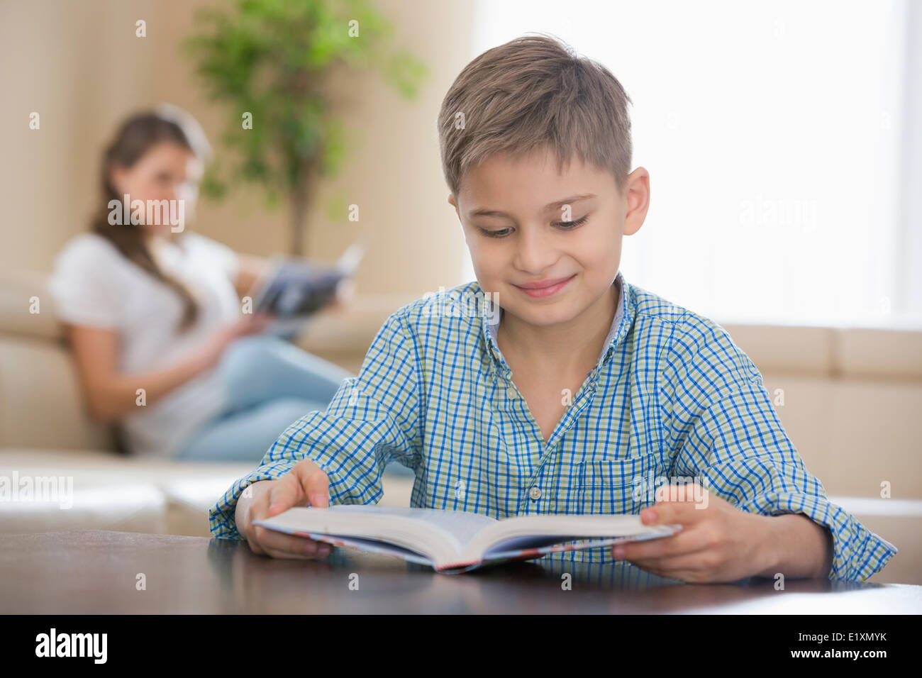 Boy reading book hi-res stock photography and images - Alamy
