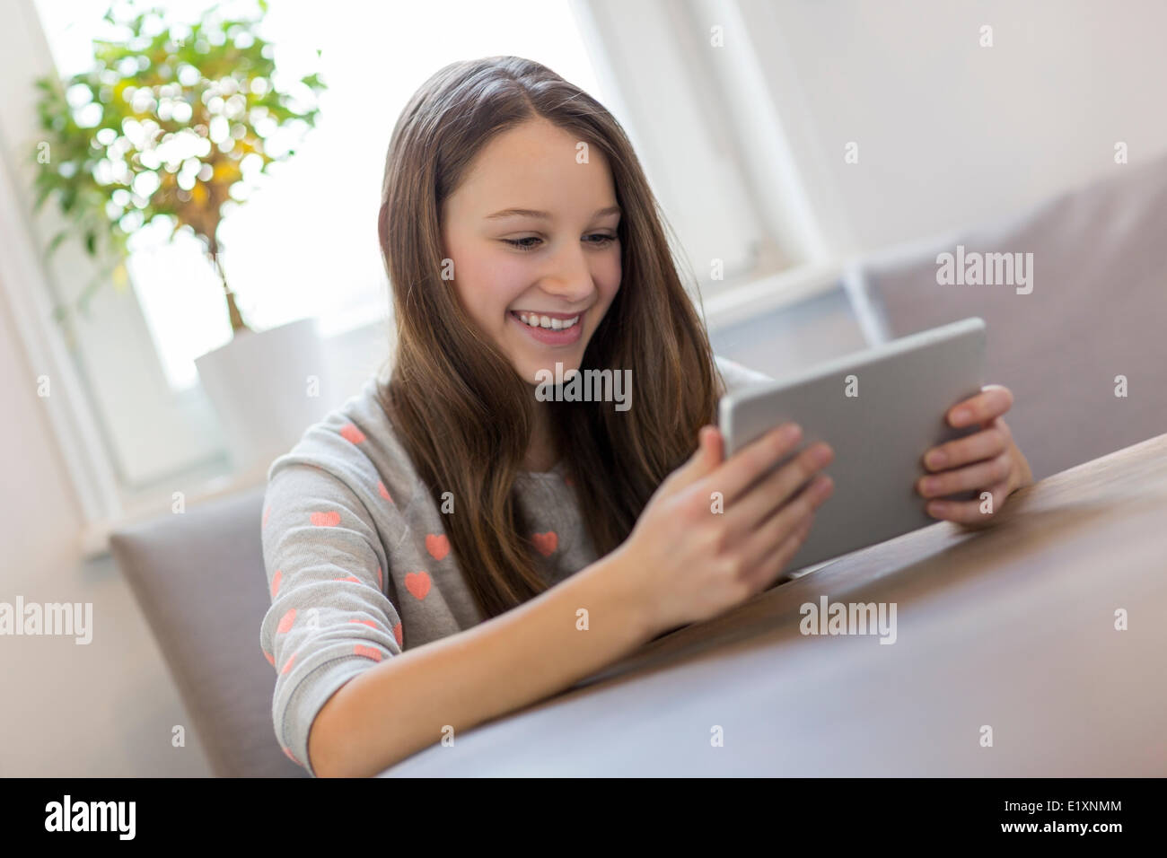 Pre teen girl computer hi-res stock photography and images - Alamy
