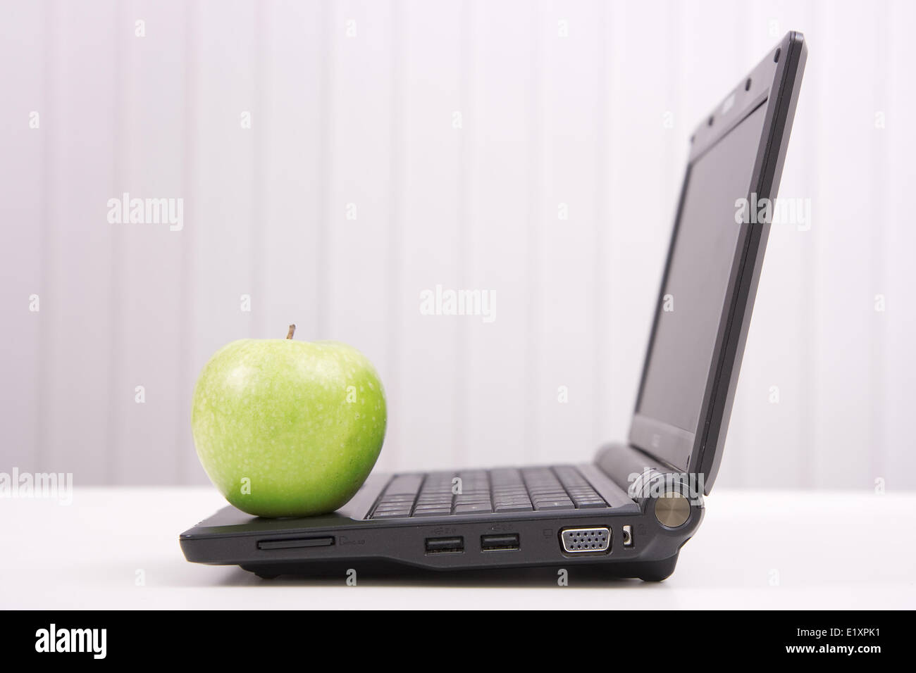 The laptop and apple Stock Photo - Alamy