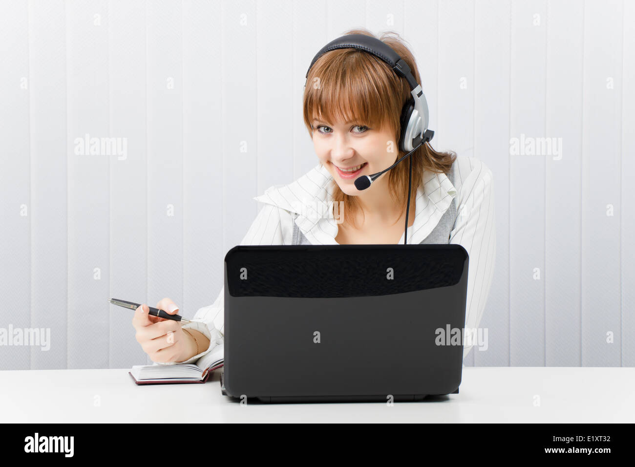 Computer helpline hi-res stock photography and images - Alamy