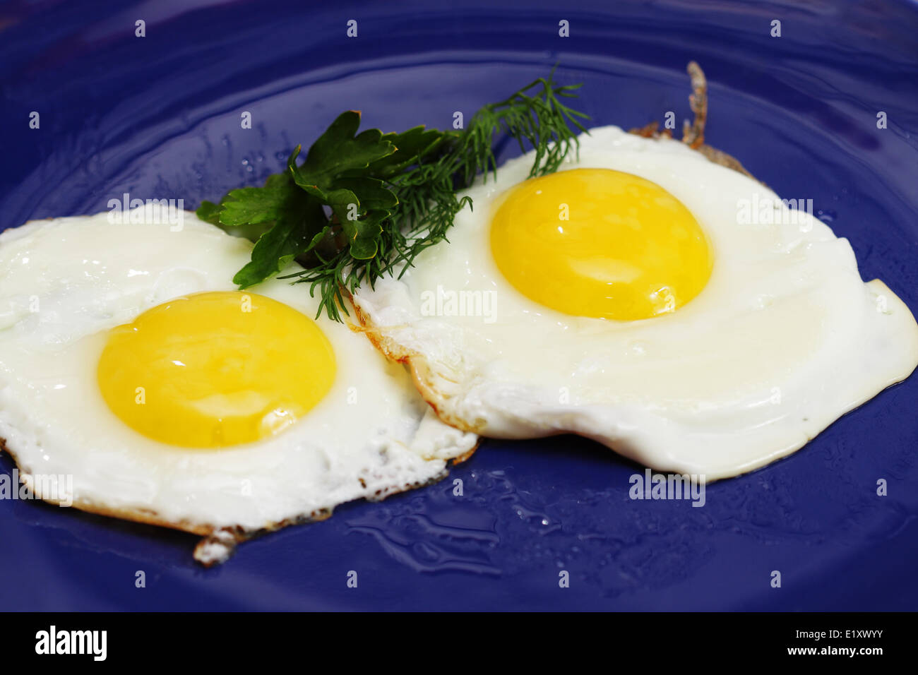 Two fried eggs nobody hi-res stock photography and images - Alamy