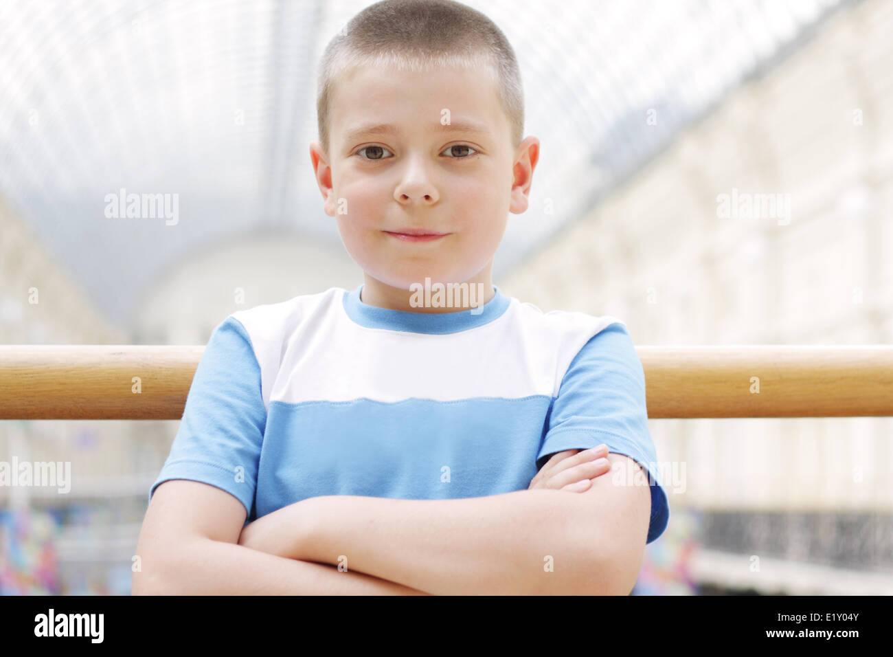 Boy hands folded Stock Photo - Alamy