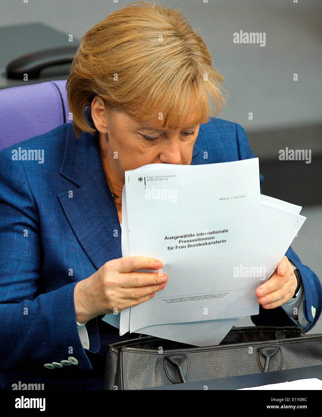 Chancellor Angela Merkel (CDU) reads press commentaries closely (23.04. ...