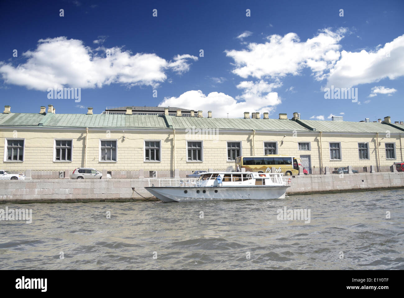 Long building hi-res stock photography and images - Alamy