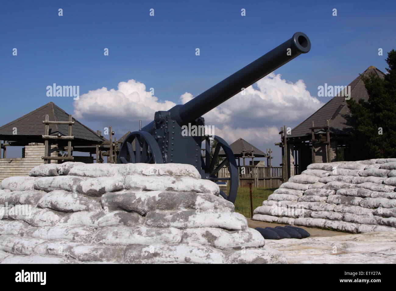 Long tom cannon hi-res stock photography and images - Alamy