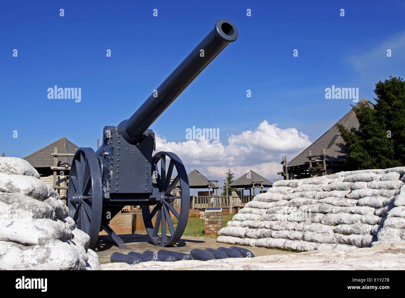 Long tom cannon hi-res stock photography and images - Alamy