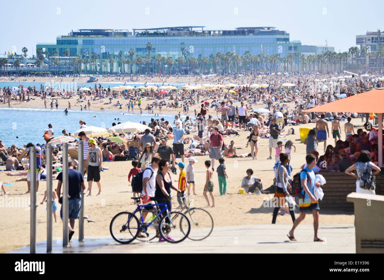 Crowded beach barcelona hi-res stock photography and images - Alamy