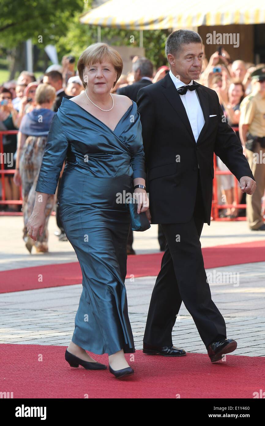 Angela Merkel and Joachim Sauer at the opening of the Bayreuth Festival ...
