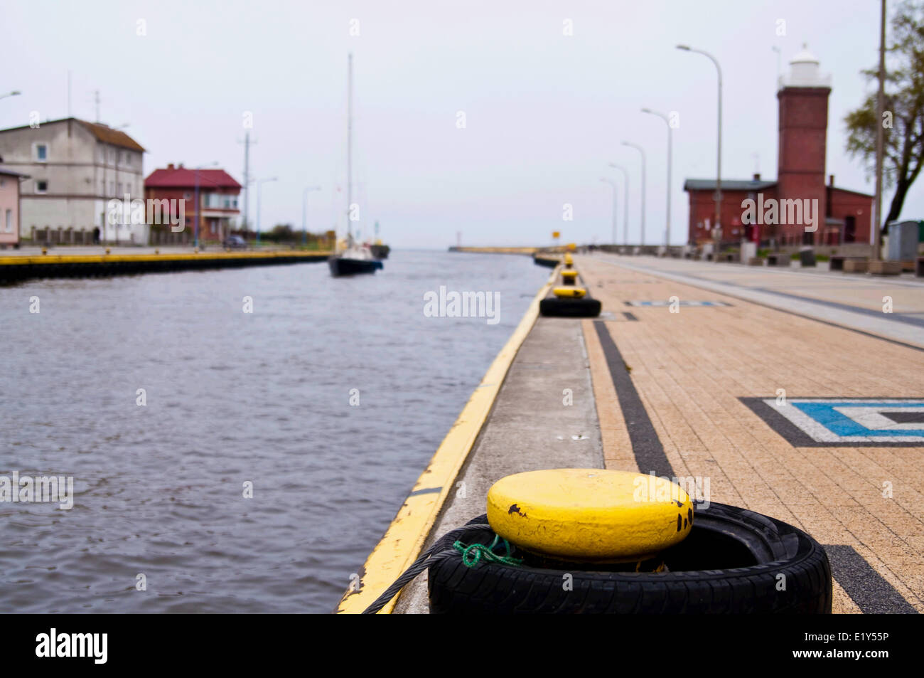 Ship coming port hi-res stock photography and images - Alamy