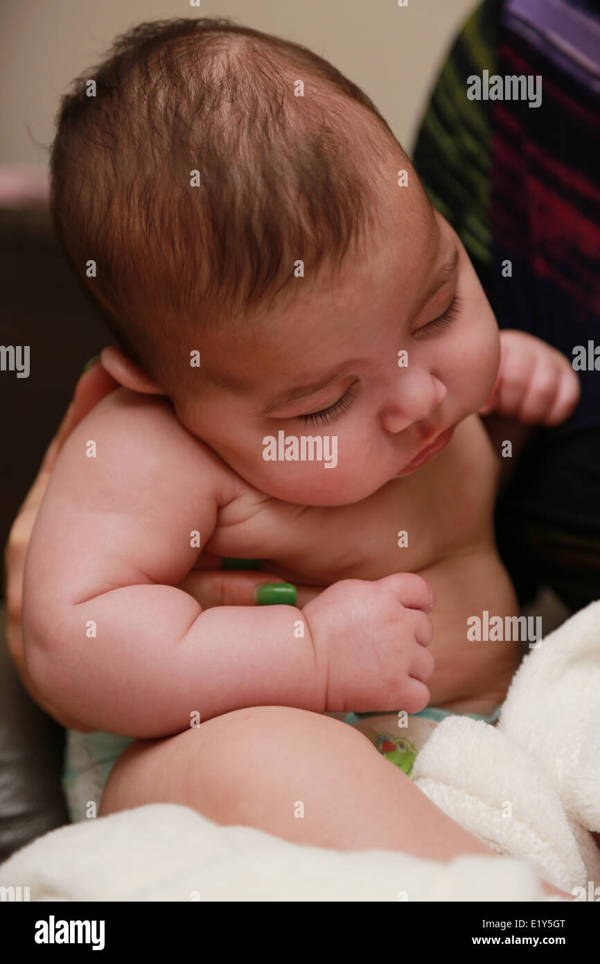 Sleepy babies hi-res stock photography and images - Alamy
