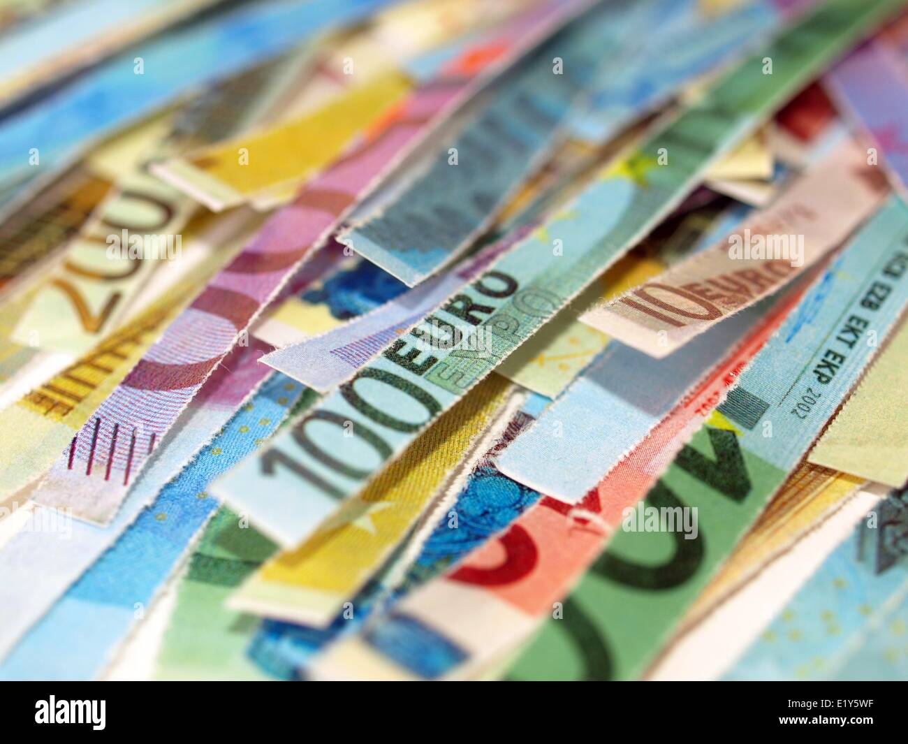 Money burn banknotes cut hi-res stock photography and images - Alamy