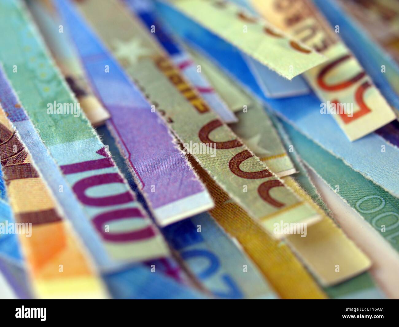 Money burn banknotes cut hi-res stock photography and images - Alamy