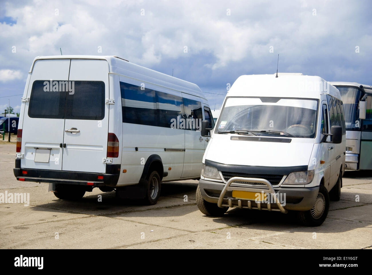 Elevated bus stop hi-res stock photography and images - Alamy
