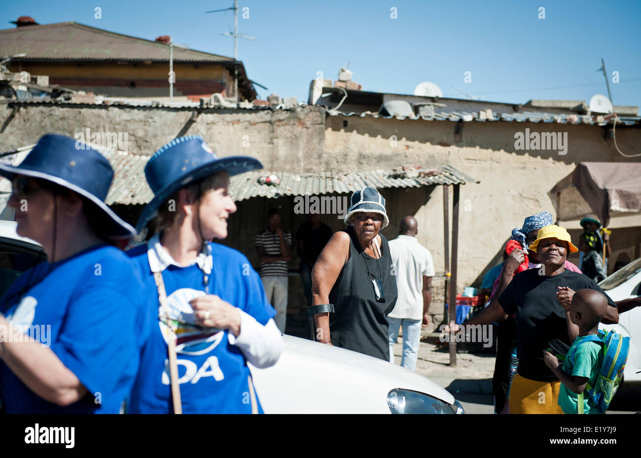 The DA campaigned in Alexandra, Gauteng. Mmusi Maemane and Helen Zille ...