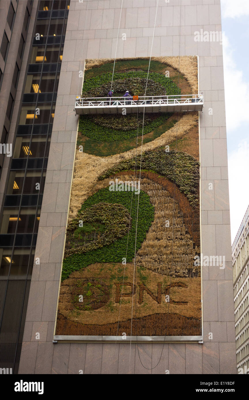PNC financial services group building in Pittsburgh PA Stock Photo - Alamy