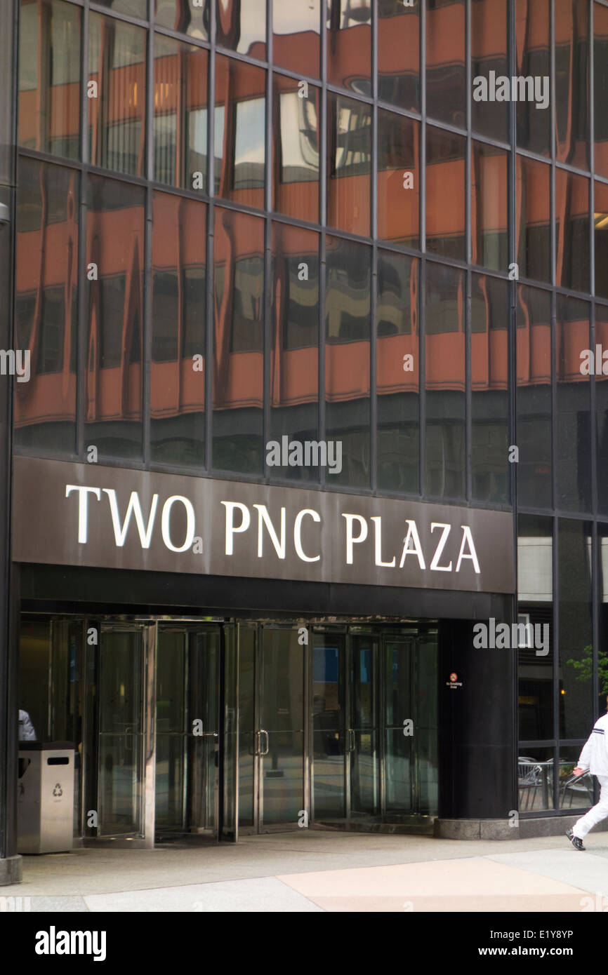 Pnc bank entrance hi-res stock photography and images - Alamy