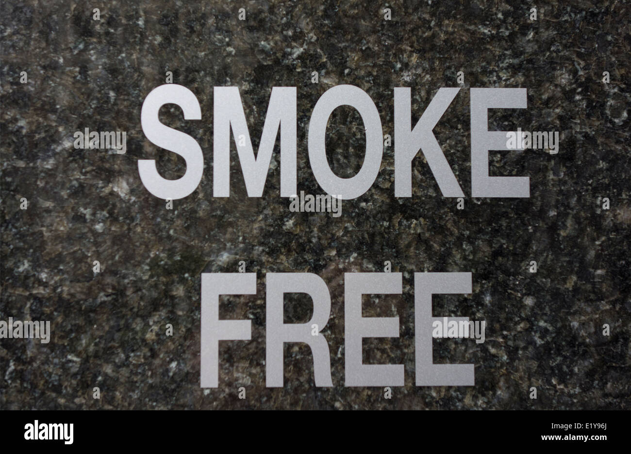 smoke free sign on building Stock Photo - Alamy