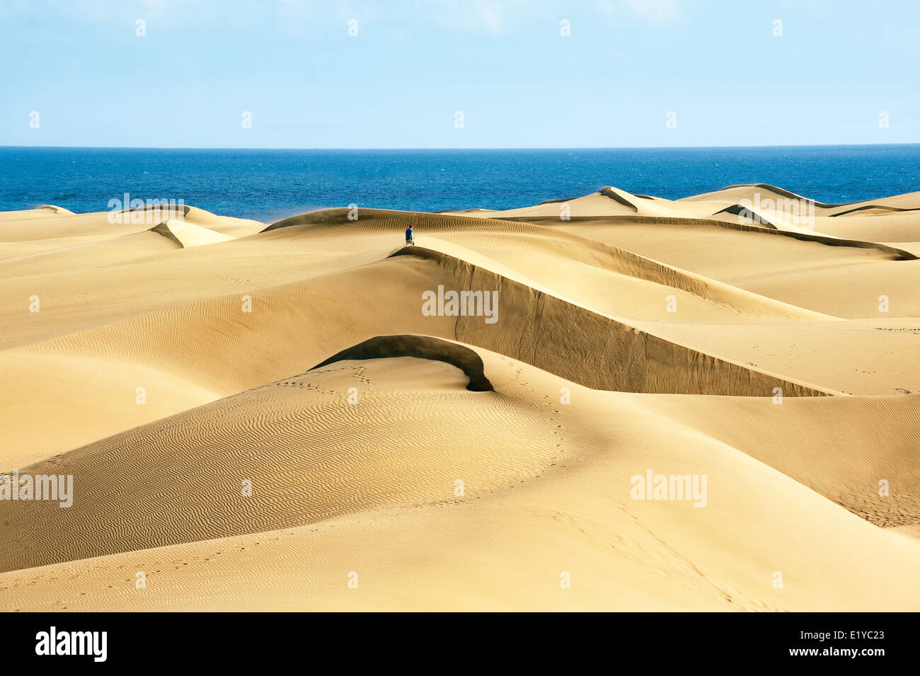 Dunes and wavy ocean hi-res stock photography and images - Alamy