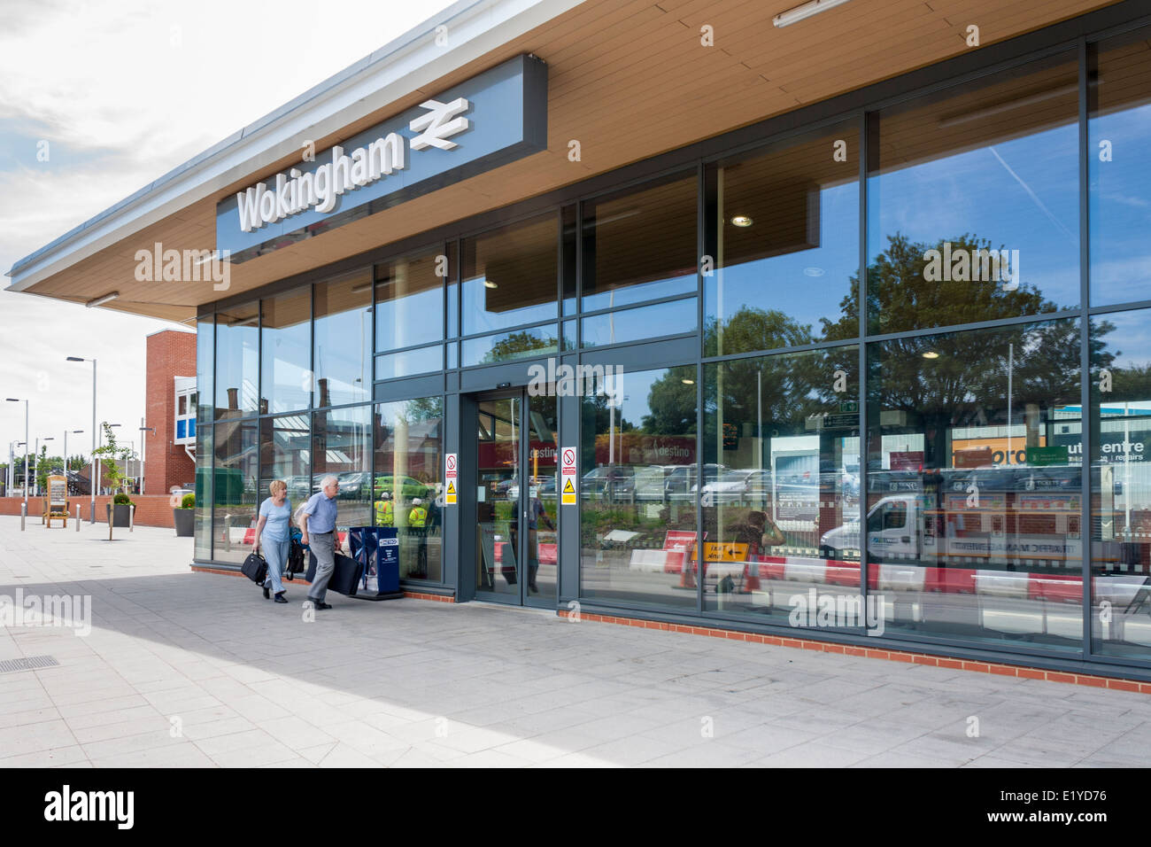 Wokingham station hi-res stock photography and images - Alamy