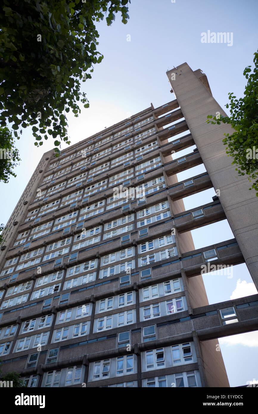 Trellick tower hi-res stock photography and images - Alamy