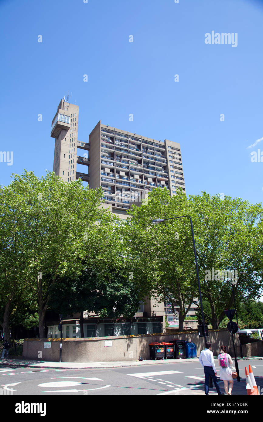 Trellick tower hi-res stock photography and images - Alamy