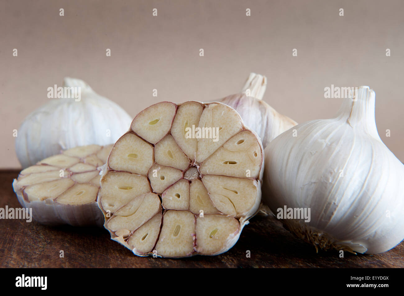 Still Life of Garlic Stock Photo - Alamy