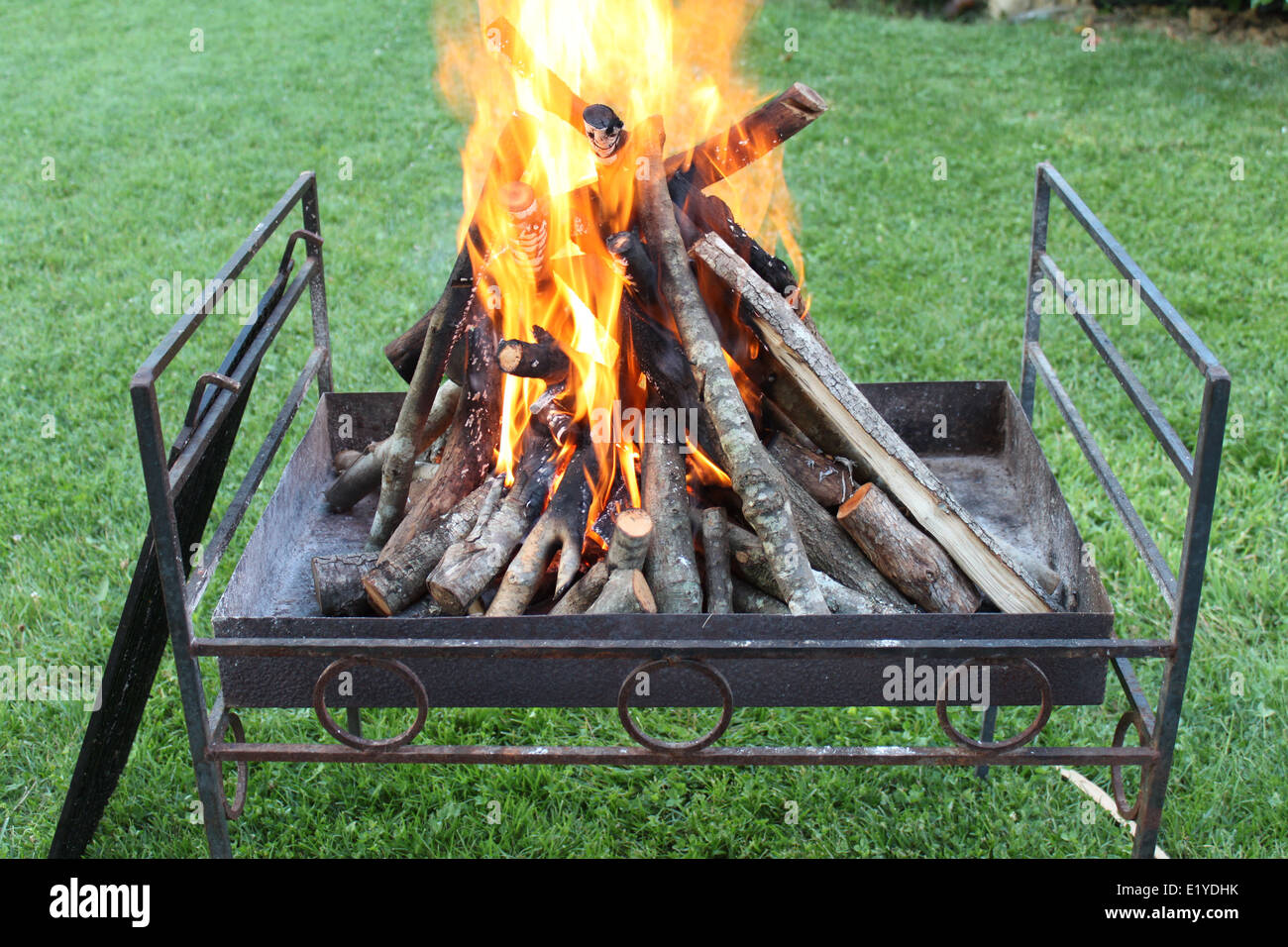 Barbecue with wood and fire Stock Photo - Alamy