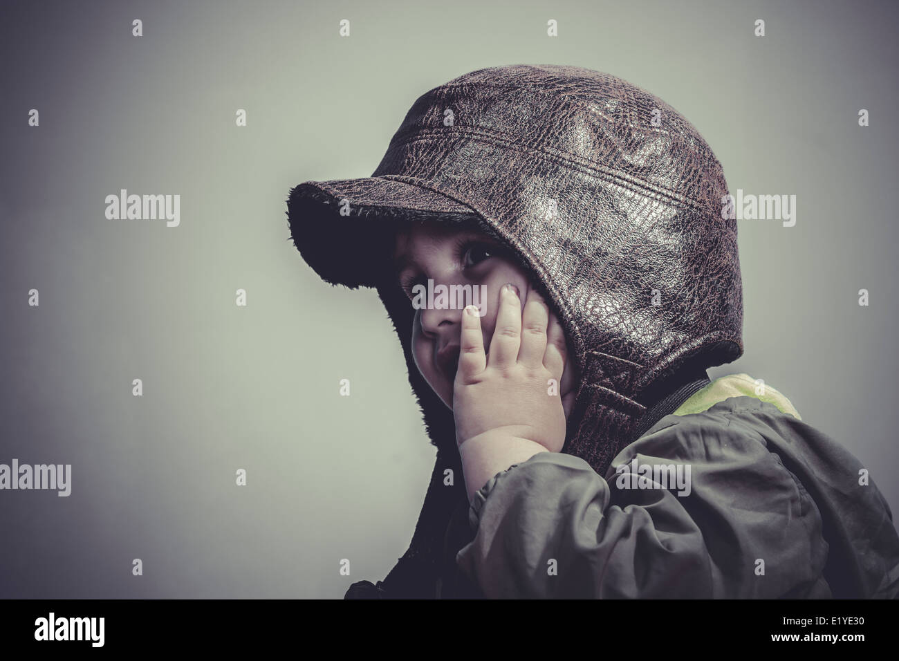 pilot fun and funny child dressed in aviator hat and goggles Stock ...