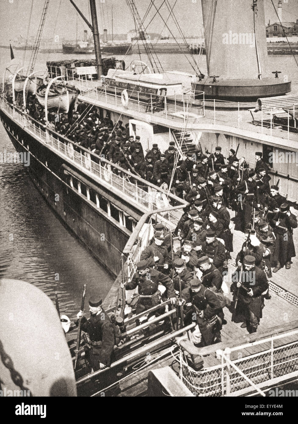 Soldier disembarkation hi-res stock photography and images - Alamy