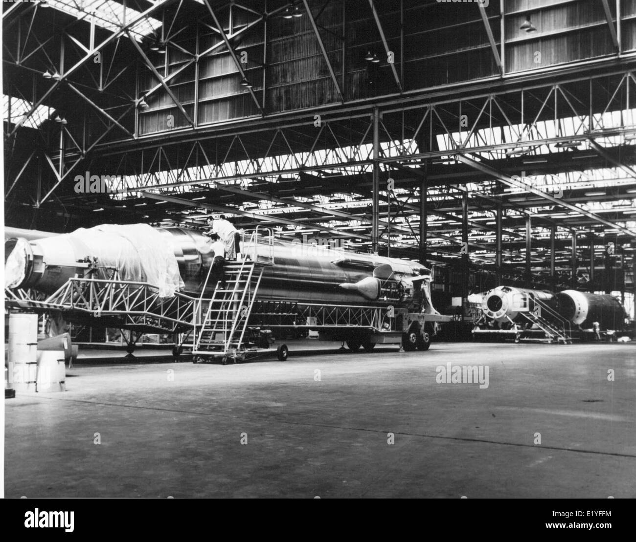 Us war production Black and White Stock Photos & Images - Alamy