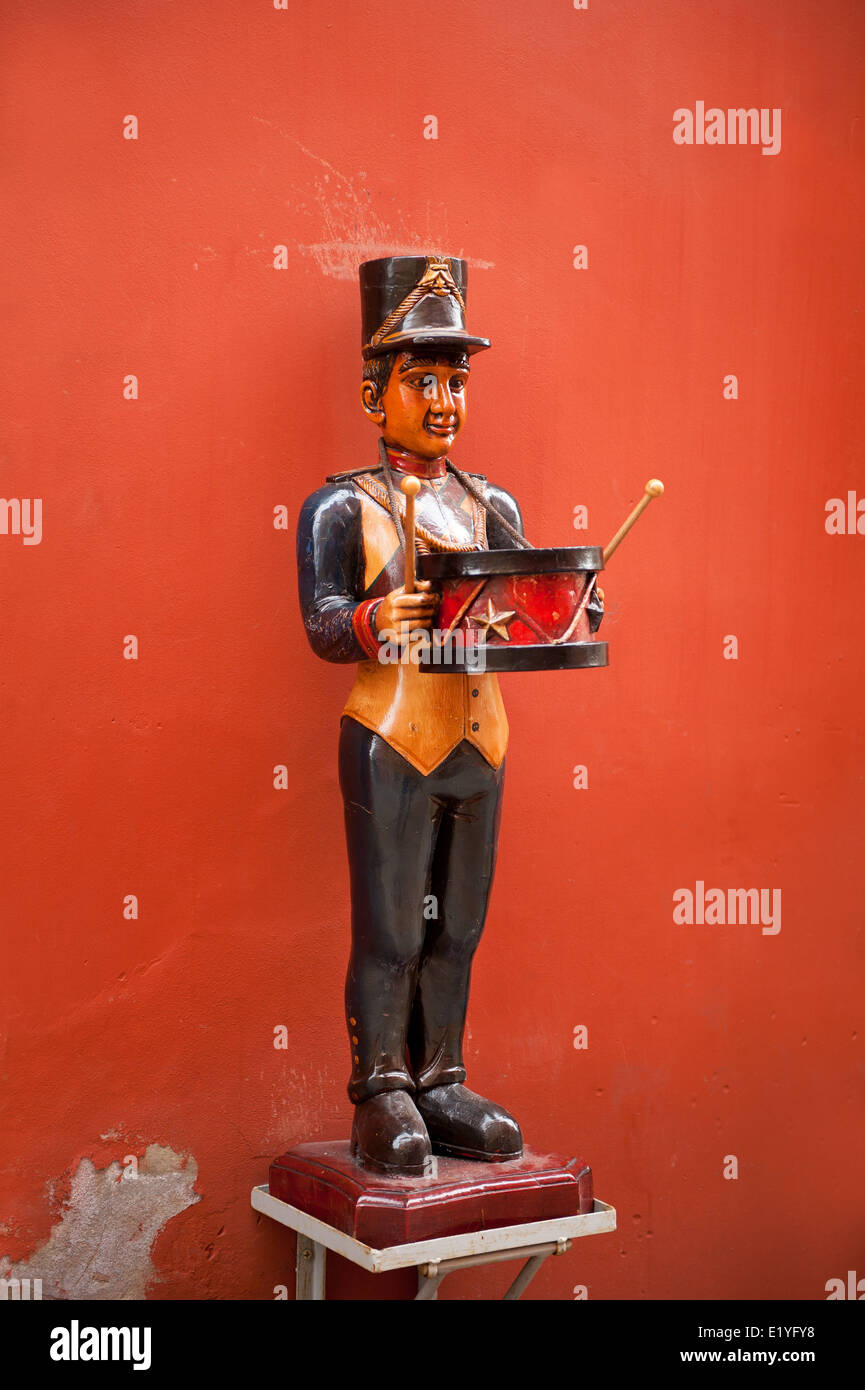 Carved drummer statue decoration in door exterior Stock Photo - Alamy