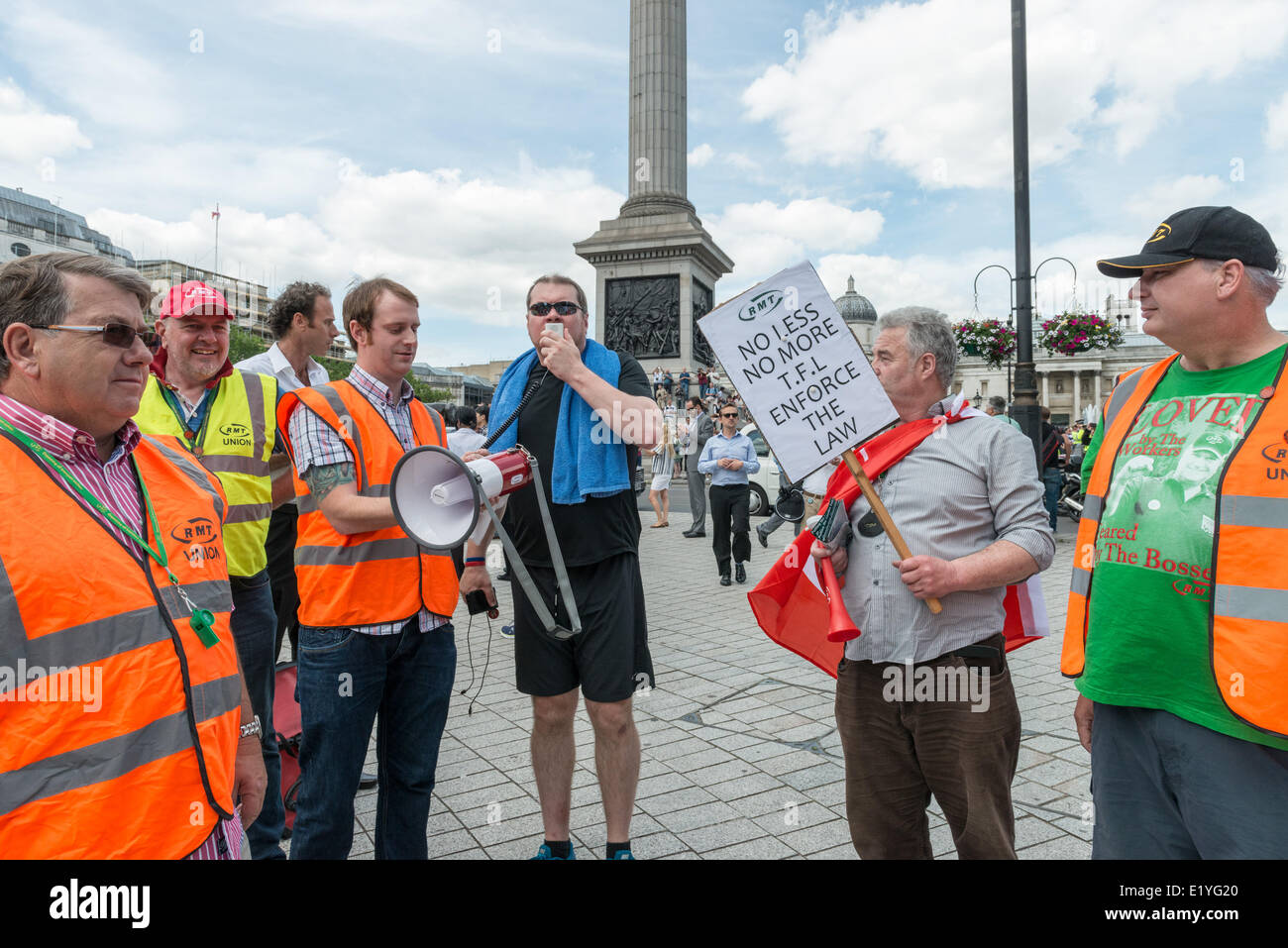 Black cab drivers blockade Trafalgar Square in go-slow demonstration ...