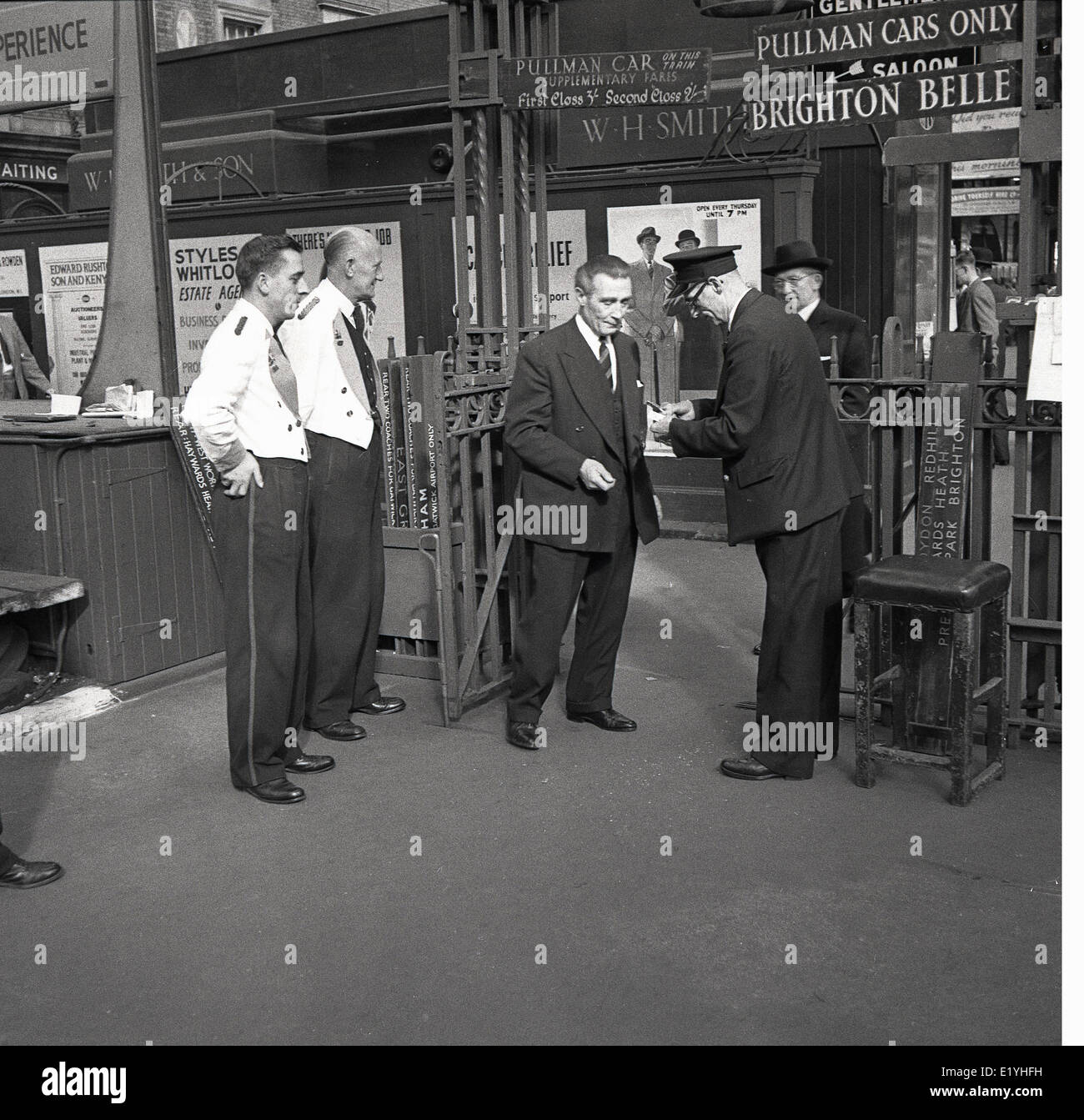 1950s historical picture, a railway guard at the Pullman carriage gate ...