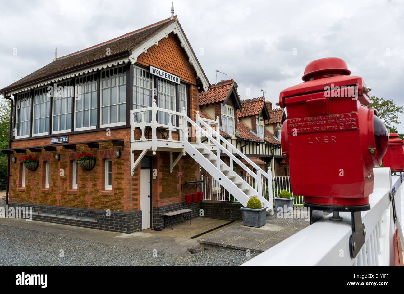 Disused signal box hi-res stock photography and images - Alamy