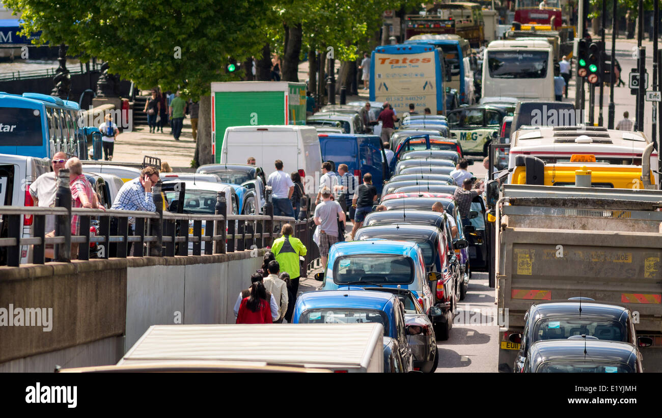 Blackfriars, London, UK. 11th June 2014. London Traffic grinds to a ...
