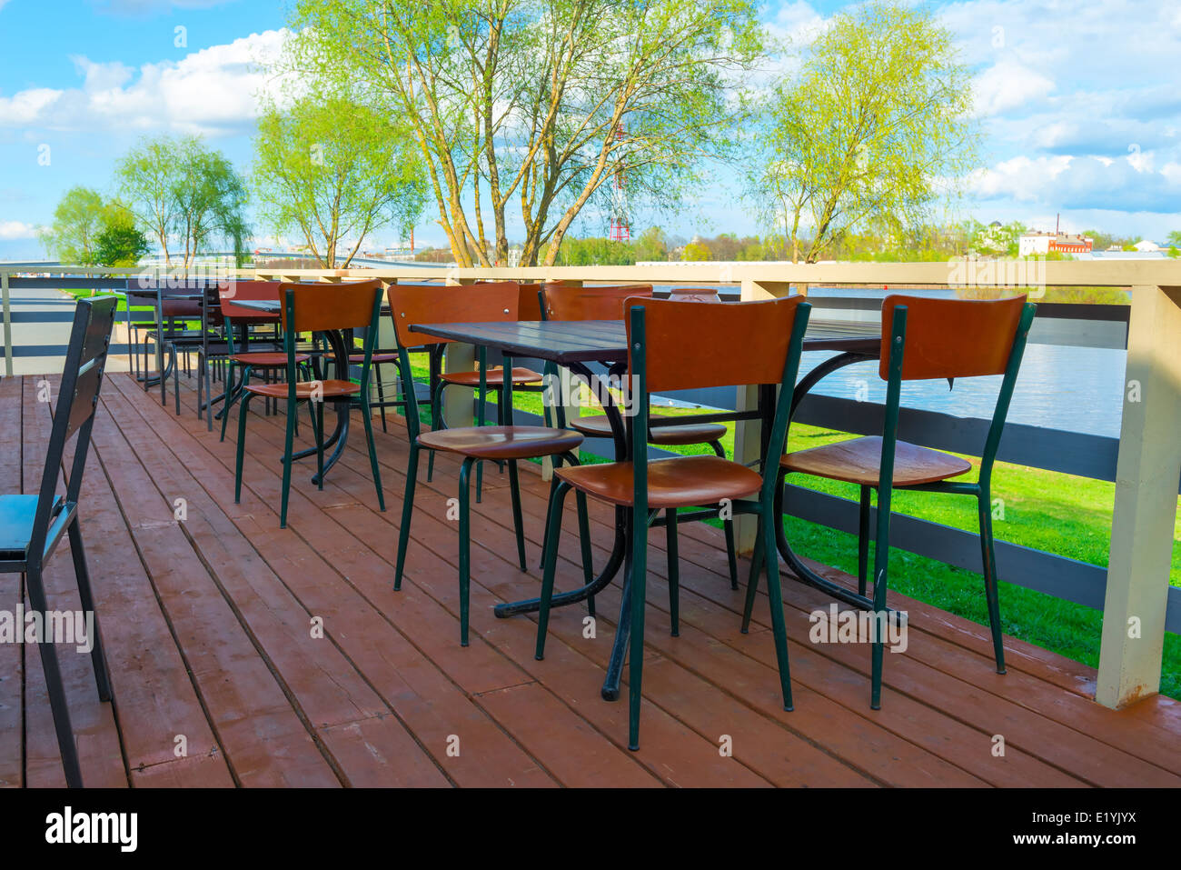 Empty tables in cafes hi-res stock photography and images - Alamy