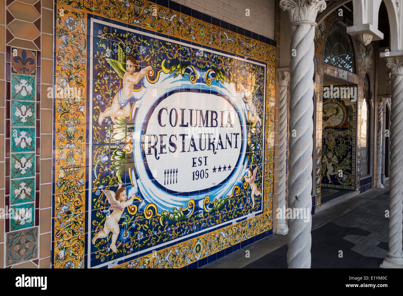 Cuban restaurant signage hi-res stock photography and images - Alamy