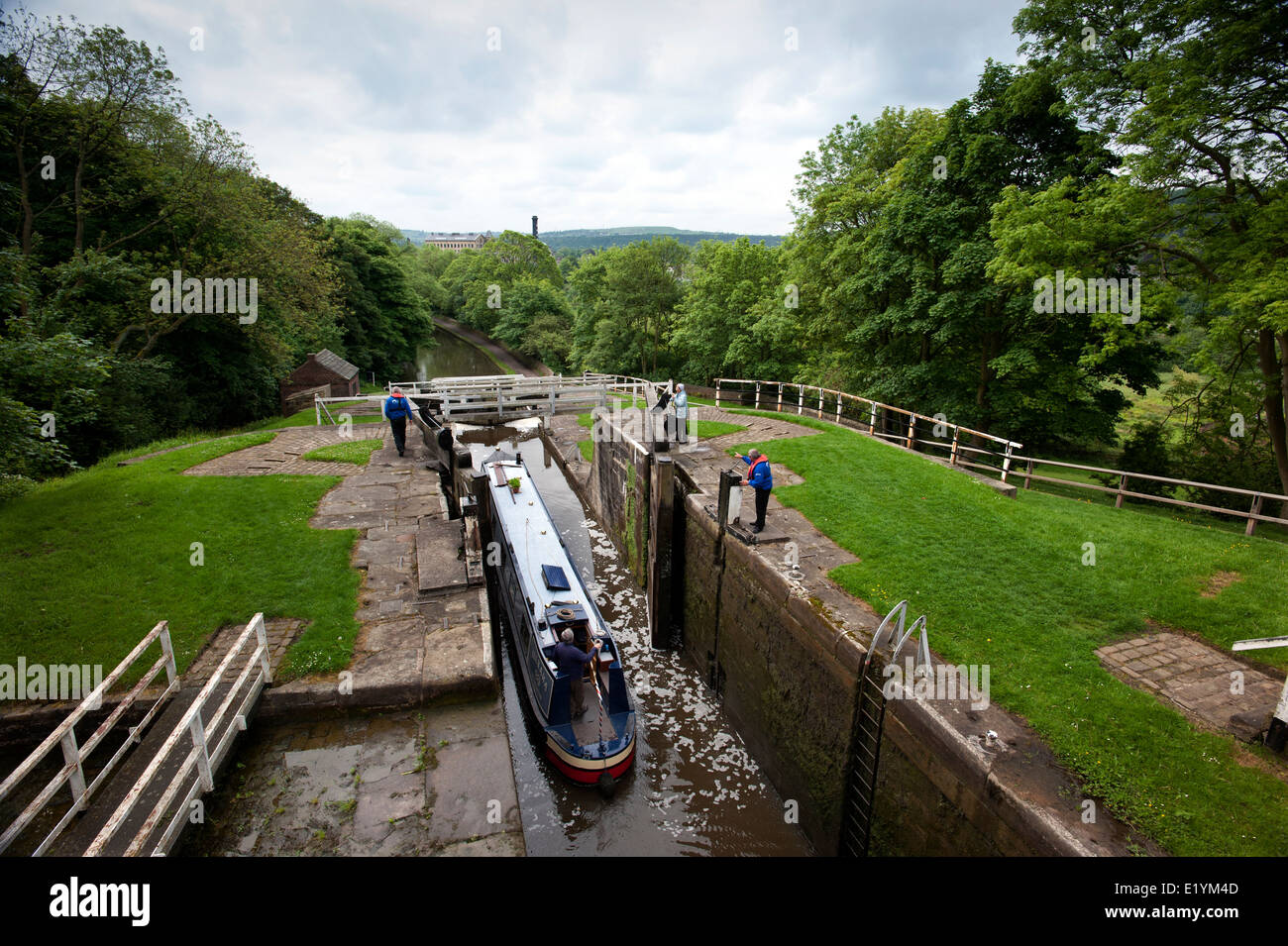 Bingley 5 lock rise hi-res stock photography and images - Alamy